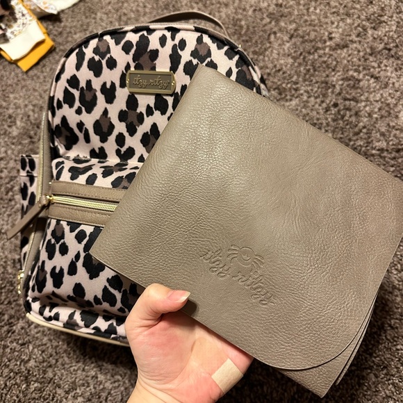 Itzy Ritzy | Bags | Itzy Ritzy Cheetah Diaper Bag | Poshmark